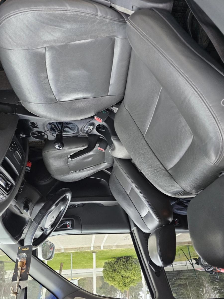 Pelēks Hyundai Santa Fe 2004 Rīga, ar dzinēja tilpumu 2.20 L un nobraukumu 340 tūkst. km par 1990 €, foto 9 vietnē AUTOMOTO.COM.LV