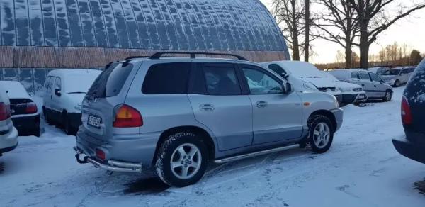 Pelēks Hyundai Santa Fe 2004 Valmiera, ar dzinēja tilpumu 2.00 L un nobraukumu 228 tūkst. km par 2950 €, foto 2 vietnē AUTOMOTO.COM.LV