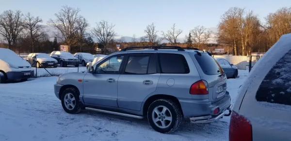 Pelēks Hyundai Santa Fe 2004 Valmiera, ar dzinēja tilpumu 2.00 L un nobraukumu 228 tūkst. km par 2950 €, foto 5 vietnē AUTOMOTO.COM.LV