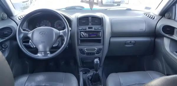 Grey Hyundai Santa Fe 2004 in Valmiera, with an engine capacity of 2.00 L and mileage of 228 thousand km for 2950 €, photo 9 on AUTOMOTO.COM.LV