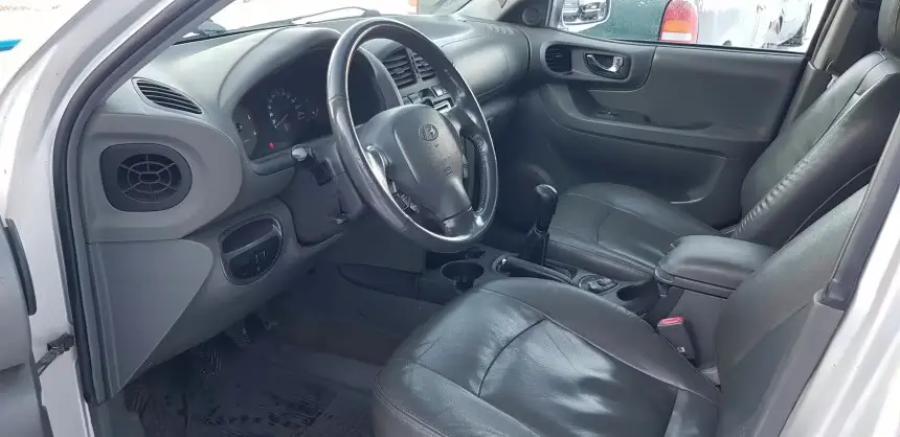 Pelēks Hyundai Santa Fe 2004 Valmiera, ar dzinēja tilpumu 2.00 L un nobraukumu 228 tūkst. km par 2950 €, foto 11 vietnē AUTOMOTO.COM.LV