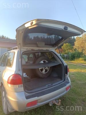 Grey Hyundai Santa Fe 2004 in Daugavpils, with an engine capacity of 2.70 L and mileage of 211 thousand km for 1600 €, photo 5 on AUTOMOTO.COM.LV