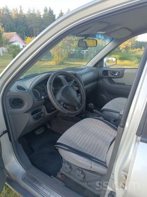 Grey Hyundai Santa Fe 2004 in Daugavpils, with an engine capacity of 2.70 L and mileage of 211 thousand km for 1600 €, photo 7 on AUTOMOTO.COM.LV