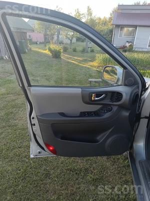 Grey Hyundai Santa Fe 2004 in Daugavpils, with an engine capacity of 2.70 L and mileage of 211 thousand km for 1600 €, photo 11 on AUTOMOTO.COM.LV