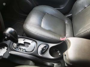 Grey Hyundai Santa Fe 2004 in Vilnius, with an engine capacity of 1.99 L and mileage of 274 thousand km for 2690 €, photo 18 on AUTOMOTO.COM.LV