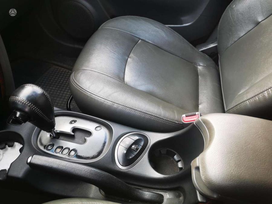 Grey Hyundai Santa Fe 2004 in Vilnius, with an engine capacity of 1.99 L and mileage of 274 thousand km for 2690 €, photo 18 on AUTOMOTO.COM.LV