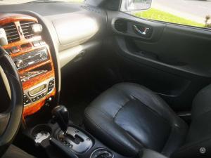 Grey Hyundai Santa Fe 2004 in Vilnius, with an engine capacity of 1.99 L and mileage of 269 thousand km for 2850 €, photo 5 on AUTOMOTO.COM.LV