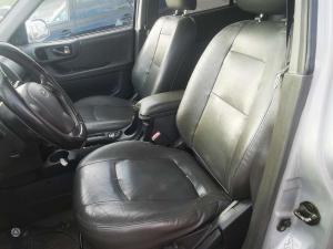 Grey Hyundai Santa Fe 2004 in Vilnius, with an engine capacity of 1.99 L and mileage of 269 thousand km for 2850 €, photo 7 on AUTOMOTO.COM.LV