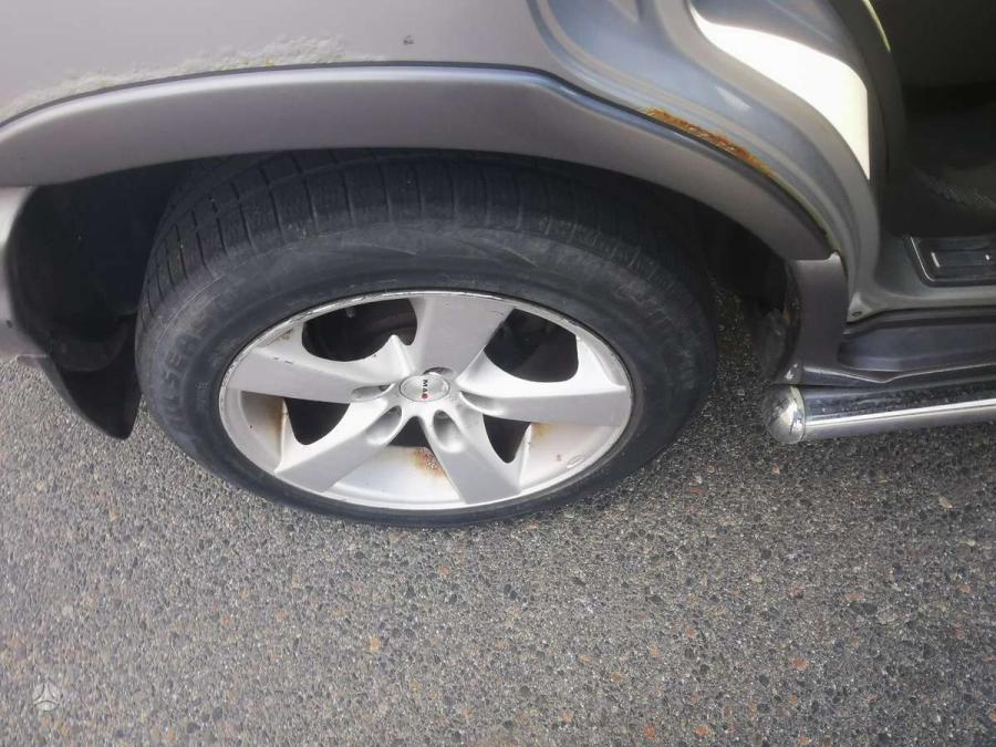 Grey Hyundai Santa Fe 2004 in Vilnius, with an engine capacity of 1.99 L and mileage of 269 thousand km for 2850 €, photo 20 on AUTOMOTO.COM.LV