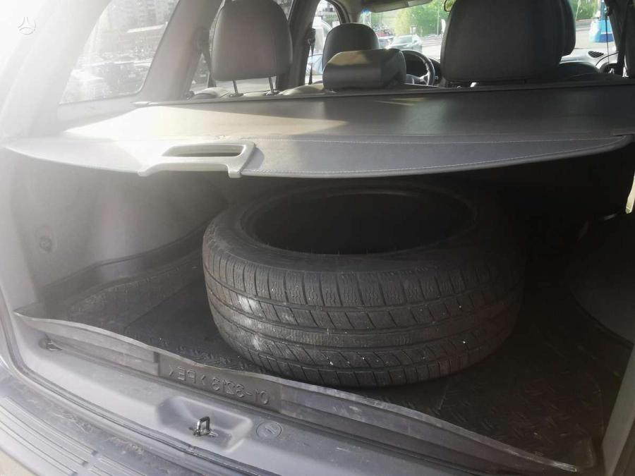 Grey Hyundai Santa Fe 2004 in Vilnius, with an engine capacity of 1.99 L and mileage of 269 thousand km for 2850 €, photo 23 on AUTOMOTO.COM.LV