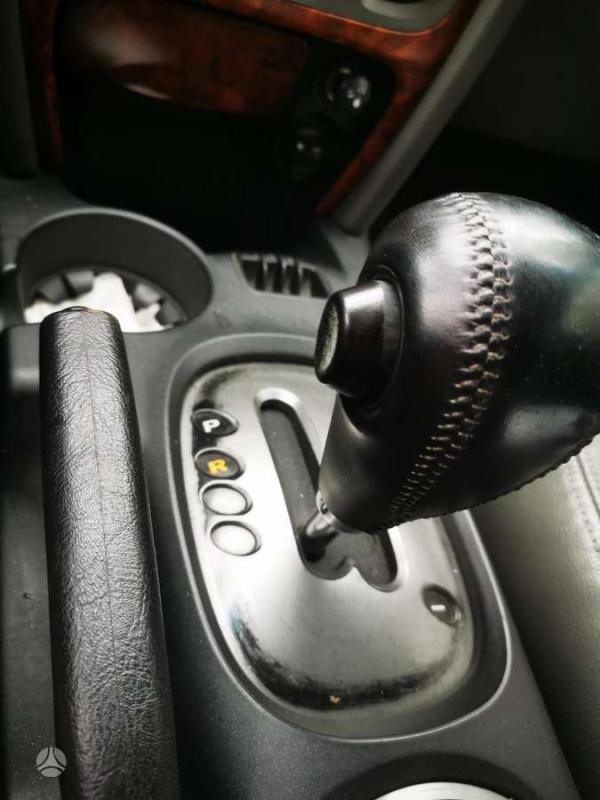 Grey Hyundai Santa Fe 2004 in Vilnius, with an engine capacity of 2.00 L and mileage of 270 thousand km for 2450 €, photo 4 on AUTOMOTO.COM.LV