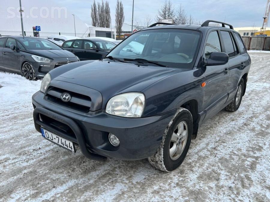 Grey Hyundai Santa Fe 2005 in Riga, with an engine capacity of 2.00 L and mileage of 0 thousand km for 1790 €, photo 1 on AUTOMOTO.COM.LV