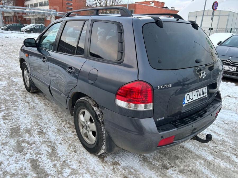 Grey Hyundai Santa Fe 2005 in Riga, with an engine capacity of 2.00 L and mileage of 0 thousand km for 1790 €, photo 2 on AUTOMOTO.COM.LV