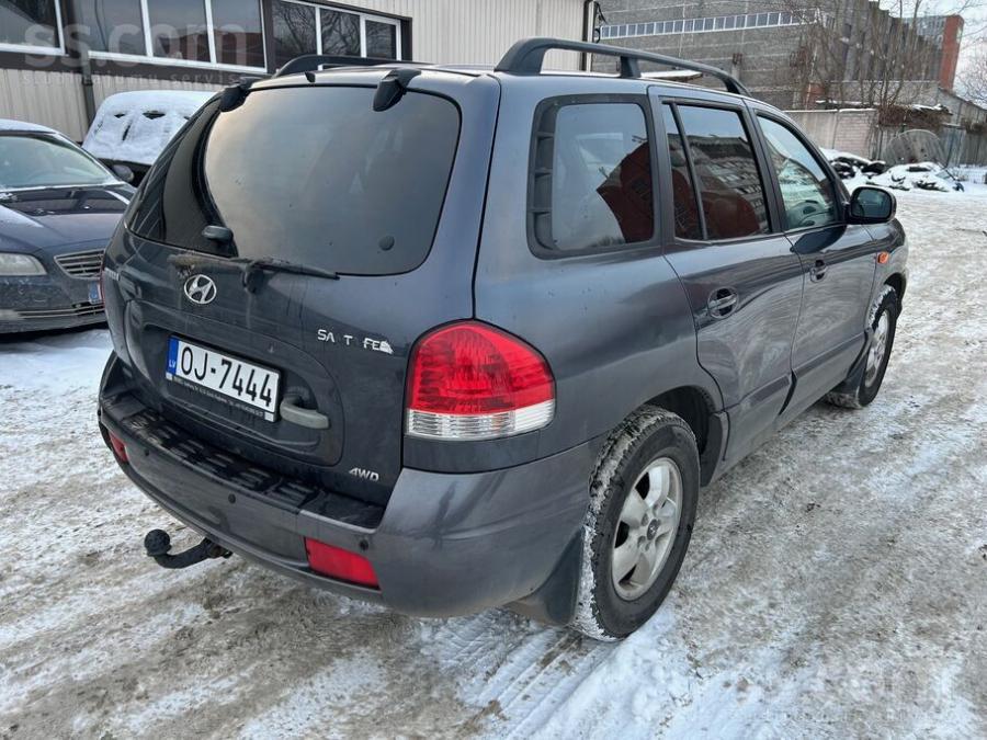 Grey Hyundai Santa Fe 2005 in Riga, with an engine capacity of 2.00 L and mileage of 0 thousand km for 1790 €, photo 3 on AUTOMOTO.COM.LV