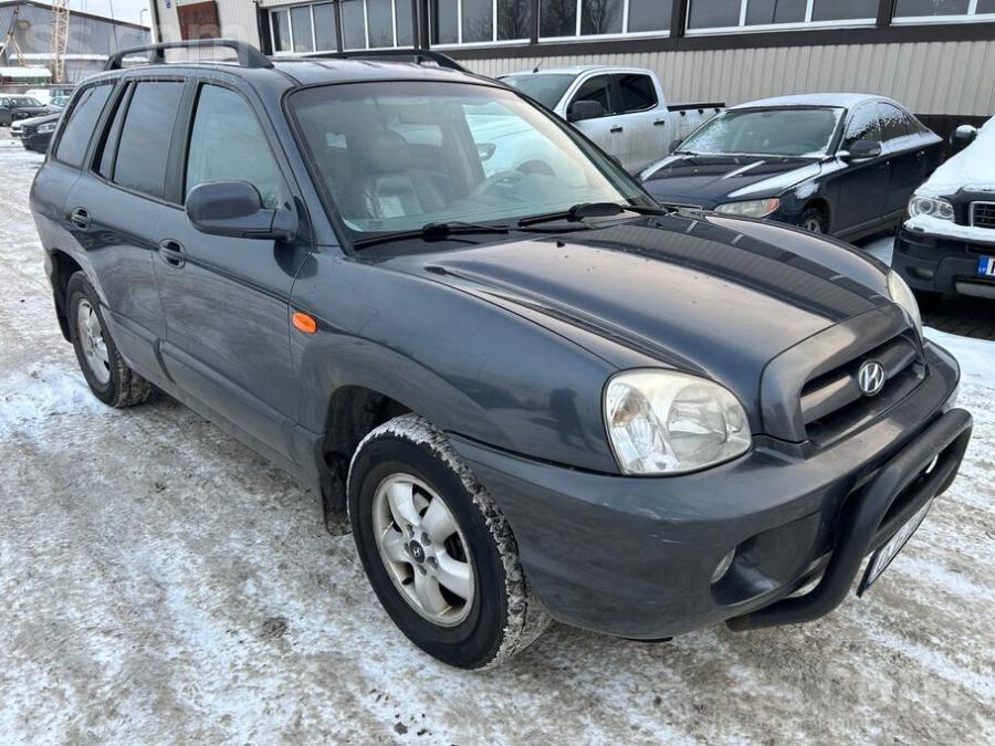 Grey Hyundai Santa Fe 2005 in Riga, with an engine capacity of 2.00 L and mileage of 0 thousand km for 1790 €, photo 4 on AUTOMOTO.COM.LV