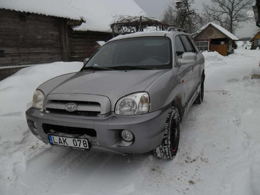 Grey Hyundai Santa Fe 2005 in Svencionys, with an engine capacity of 2.00 L and mileage of 294 thousand km for 2200 €, photo 1 on AUTOMOTO.COM.LV