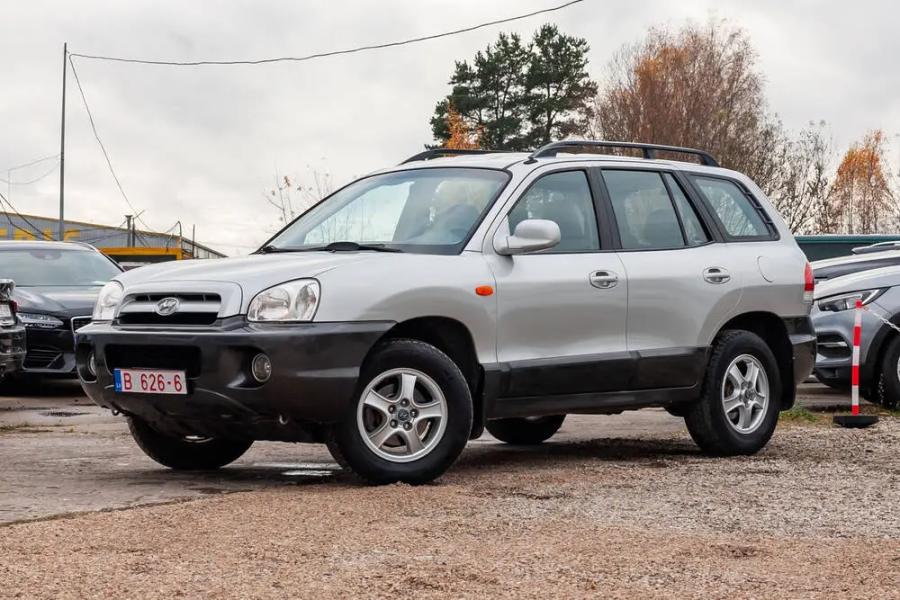 Pelēks Hyundai Santa Fe 2005 Rīga, ar dzinēja tilpumu 2.00 L un nobraukumu 172 tūkst. km par 3995 €, foto 4 vietnē AUTOMOTO.COM.LV