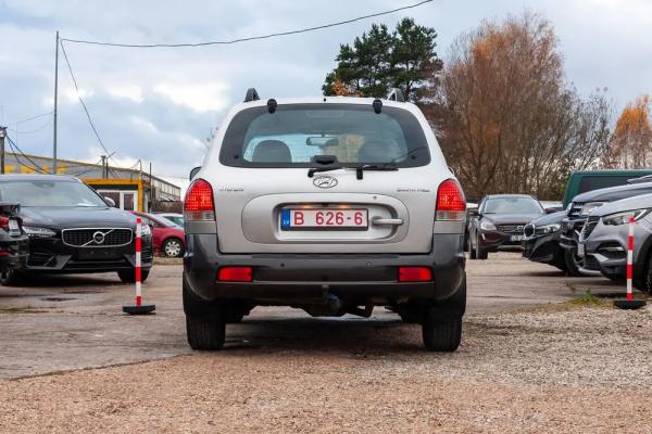 Grey Hyundai Santa Fe 2005 in Riga, with an engine capacity of 2.00 L and mileage of 172 thousand km for 3995 €, photo 5 on AUTOMOTO.COM.LV