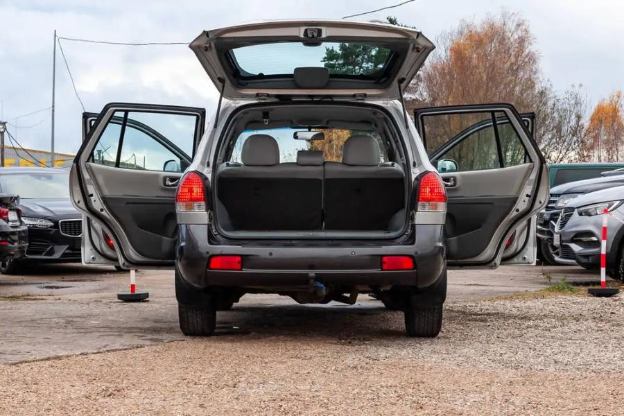 Pelēks Hyundai Santa Fe 2005 Rīga, ar dzinēja tilpumu 2.00 L un nobraukumu 172 tūkst. km par 3995 €, foto 7 vietnē AUTOMOTO.COM.LV