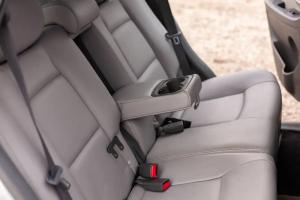 Pelēks Hyundai Santa Fe 2005 Rīga, ar dzinēja tilpumu 2.00 L un nobraukumu 172 tūkst. km par 3995 €, foto 10 vietnē AUTOMOTO.COM.LV