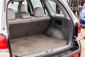 Pelēks Hyundai Santa Fe 2005 Rīga, ar dzinēja tilpumu 2.00 L un nobraukumu 172 tūkst. km par 3995 €, foto 12 vietnē AUTOMOTO.COM.LV