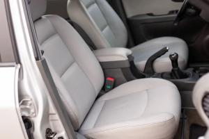 Pelēks Hyundai Santa Fe 2005 Rīga, ar dzinēja tilpumu 2.00 L un nobraukumu 172 tūkst. km par 3995 €, foto 19 vietnē AUTOMOTO.COM.LV