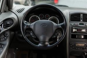 Pelēks Hyundai Santa Fe 2005 Rīga, ar dzinēja tilpumu 2.00 L un nobraukumu 172 tūkst. km par 3995 €, foto 20 vietnē AUTOMOTO.COM.LV