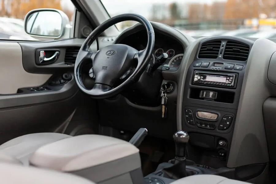 Pelēks Hyundai Santa Fe 2005 Rīga, ar dzinēja tilpumu 2.00 L un nobraukumu 172 tūkst. km par 3995 €, foto 21 vietnē AUTOMOTO.COM.LV