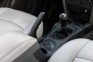 Pelēks Hyundai Santa Fe 2005 Rīga, ar dzinēja tilpumu 2.00 L un nobraukumu 172 tūkst. km par 3995 €, foto 22 vietnē AUTOMOTO.COM.LV