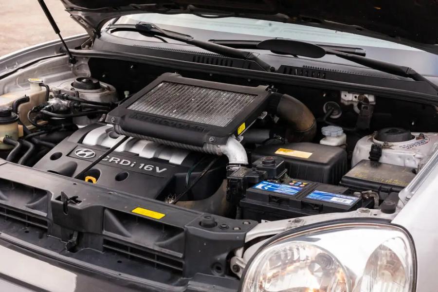Pelēks Hyundai Santa Fe 2005 Rīga, ar dzinēja tilpumu 2.00 L un nobraukumu 172 tūkst. km par 3995 €, foto 26 vietnē AUTOMOTO.COM.LV