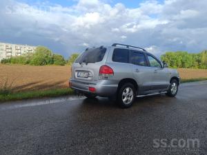 Grey Hyundai Santa Fe 2005 in Daugavpils, with an engine capacity of 2.00 L and mileage of 352 thousand km for 2100 €, photo 3 on AUTOMOTO.COM.LV