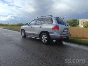 Grey Hyundai Santa Fe 2005 in Daugavpils, with an engine capacity of 2.00 L and mileage of 352 thousand km for 2100 €, photo 4 on AUTOMOTO.COM.LV