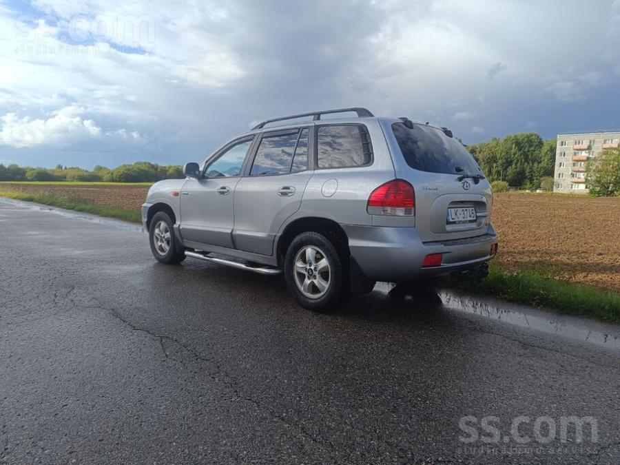 Grey Hyundai Santa Fe 2005 in Daugavpils, with an engine capacity of 2.00 L and mileage of 352 thousand km for 2100 €, photo 4 on AUTOMOTO.COM.LV