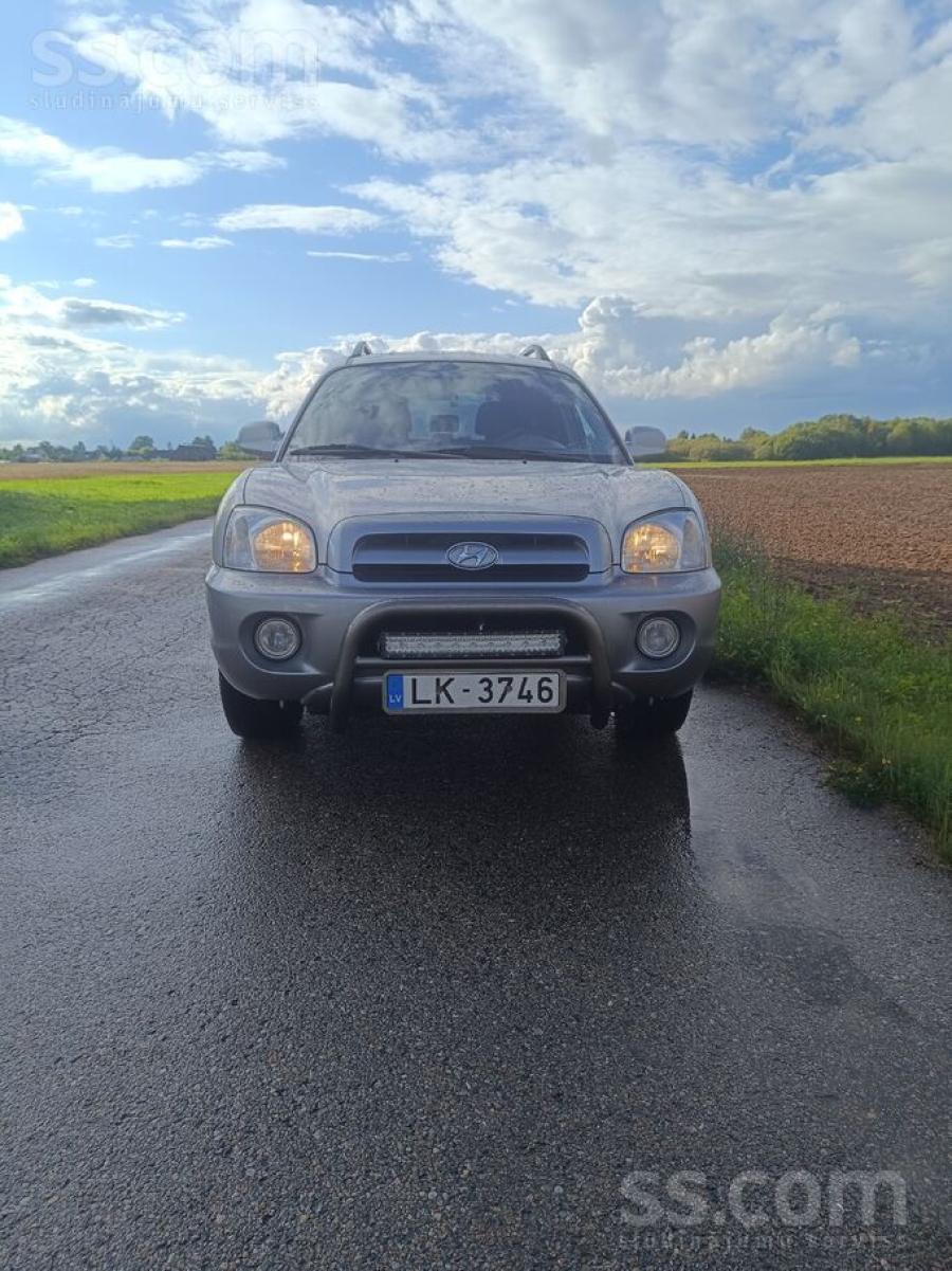Grey Hyundai Santa Fe 2005 in Daugavpils, with an engine capacity of 2.00 L and mileage of 352 thousand km for 2100 €, photo 5 on AUTOMOTO.COM.LV