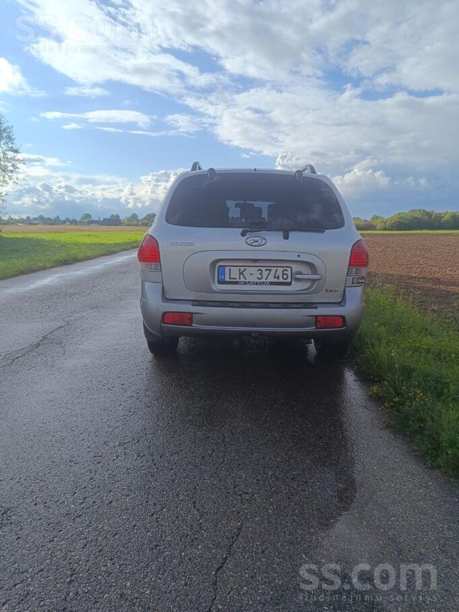 Grey Hyundai Santa Fe 2005 in Daugavpils, with an engine capacity of 2.00 L and mileage of 352 thousand km for 2100 €, photo 6 on AUTOMOTO.COM.LV