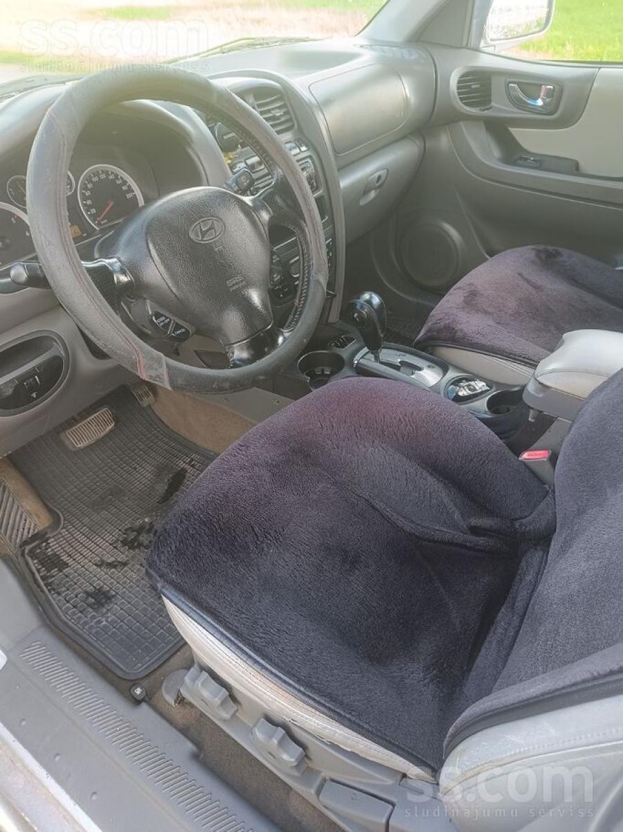 Grey Hyundai Santa Fe 2005 in Daugavpils, with an engine capacity of 2.00 L and mileage of 352 thousand km for 2100 €, photo 7 on AUTOMOTO.COM.LV