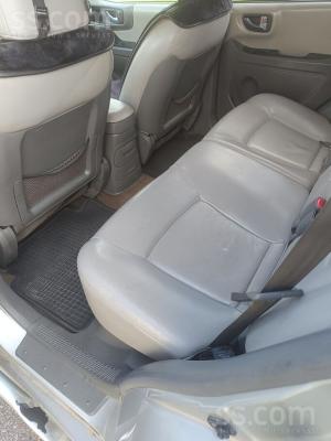 Grey Hyundai Santa Fe 2005 in Daugavpils, with an engine capacity of 2.00 L and mileage of 352 thousand km for 2100 €, photo 9 on AUTOMOTO.COM.LV
