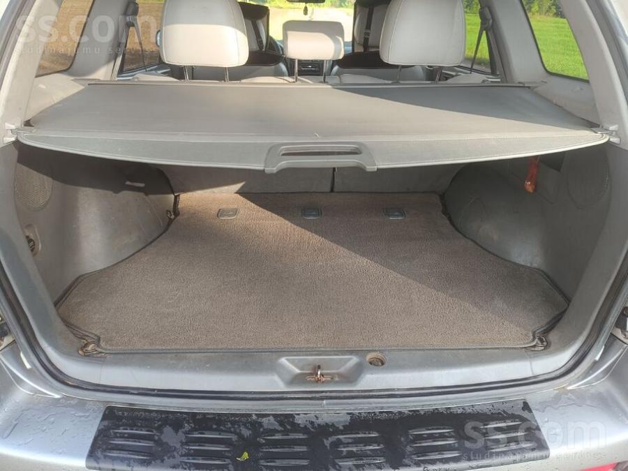 Grey Hyundai Santa Fe 2005 in Daugavpils, with an engine capacity of 2.00 L and mileage of 352 thousand km for 2100 €, photo 11 on AUTOMOTO.COM.LV