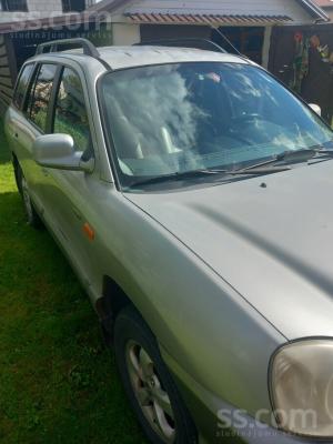 Grey Hyundai Santa Fe 2005 in Jekabpils, with an engine capacity of 2.00 L and mileage of 253 thousand km for 1450 €, photo  on AUTOMOTO.COM.LV