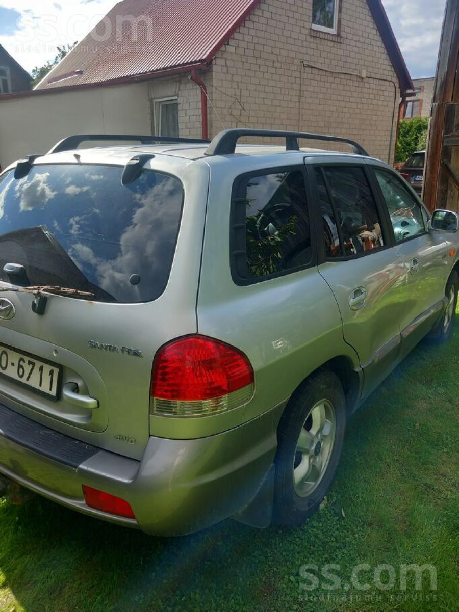 Grey Hyundai Santa Fe 2005 in Jekabpils, with an engine capacity of 2.00 L and mileage of 253 thousand km for 1450 €, photo 3 on AUTOMOTO.COM.LV
