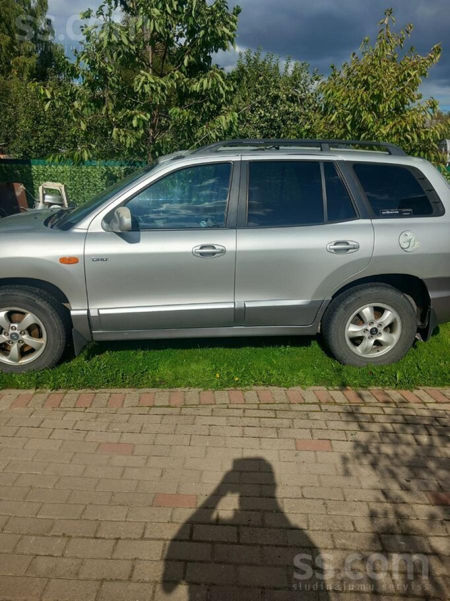 Grey Hyundai Santa Fe 2005 in Jekabpils, with an engine capacity of 2.00 L and mileage of 253 thousand km for 1450 €, photo 5 on AUTOMOTO.COM.LV