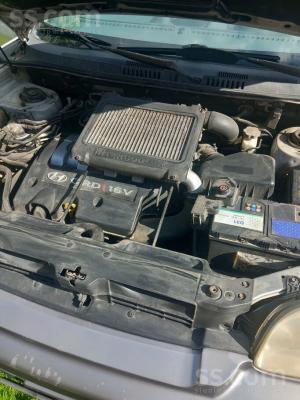 Grey Hyundai Santa Fe 2005 in Jekabpils, with an engine capacity of 2.00 L and mileage of 253 thousand km for 1450 €, photo 9 on AUTOMOTO.COM.LV