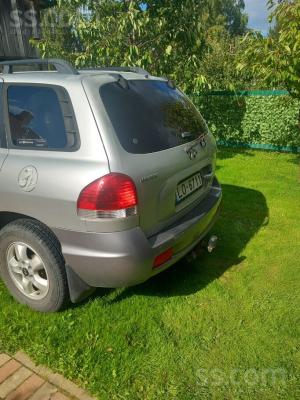 Grey Hyundai Santa Fe 2005 in Jekabpils, with an engine capacity of 2.00 L and mileage of 253 thousand km for 1450 €, photo 11 on AUTOMOTO.COM.LV