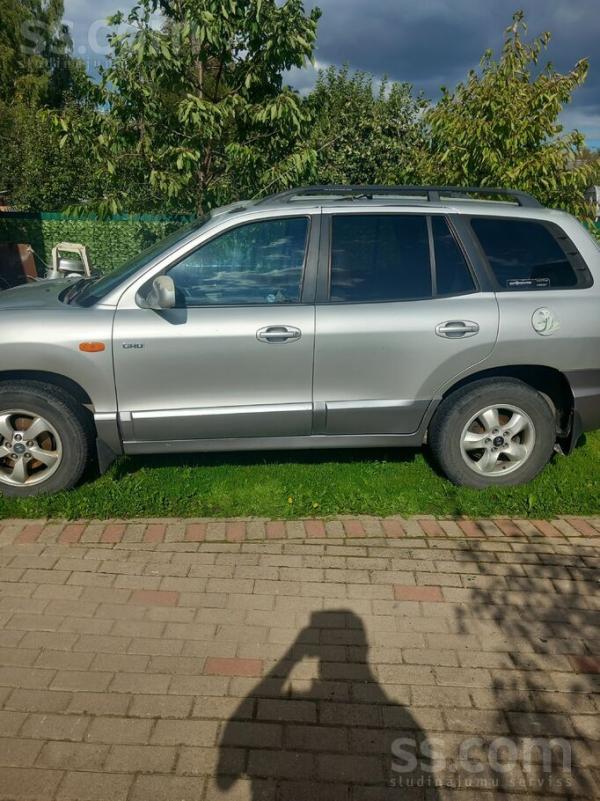 Pelēks Hyundai Santa Fe 2005 Jēkabpils, ar dzinēja tilpumu 2.00 L un nobraukumu 253 tūkst. km par 1450 €, foto 9 vietnē AUTOMOTO.COM.LV