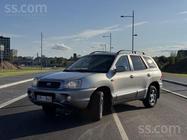 Pelēks Hyundai Santa Fe 2005 Rīga, ar dzinēja tilpumu 2.40 L un nobraukumu 282 tūkst. km par 2300 €, foto 1 vietnē AUTOMOTO.COM.LV