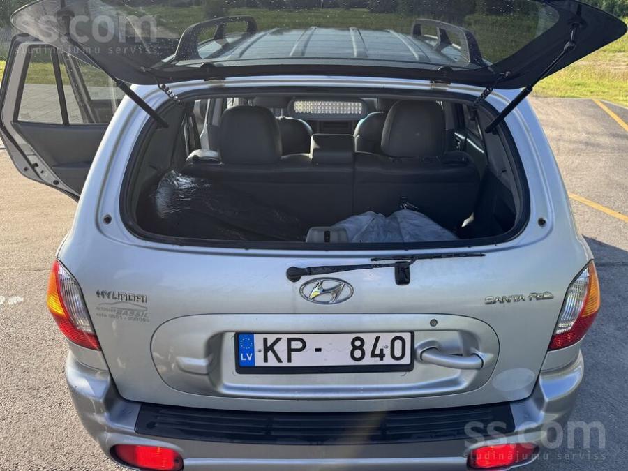 Pelēks Hyundai Santa Fe 2005 Rīga, ar dzinēja tilpumu 2.40 L un nobraukumu 282 tūkst. km par 2300 €, foto 7 vietnē AUTOMOTO.COM.LV