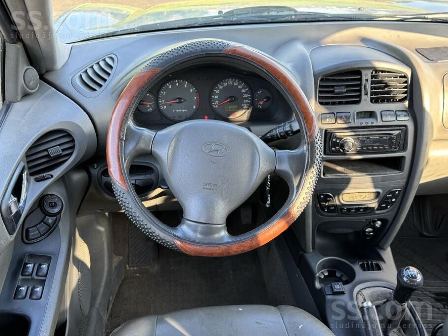 Pelēks Hyundai Santa Fe 2005 Rīga, ar dzinēja tilpumu 2.40 L un nobraukumu 282 tūkst. km par 2300 €, foto 10 vietnē AUTOMOTO.COM.LV