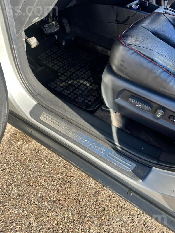 Pelēks Hyundai Santa Fe 2006 Daugavpils, ar dzinēja tilpumu 2.20 L un nobraukumu 282 tūkst. km par 4500 €, foto 11 vietnē AUTOMOTO.COM.LV