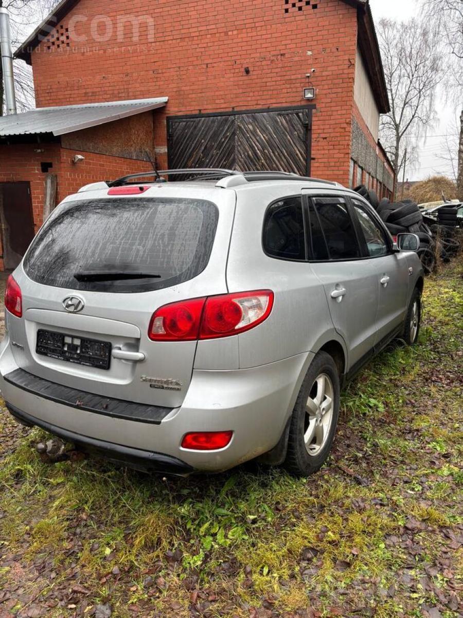 Pelēks Hyundai Santa Fe 2006 Jēkabpils, ar dzinēja tilpumu 2.20 L un nobraukumu 340 tūkst. km par 1200 €, foto 2 vietnē AUTOMOTO.COM.LV