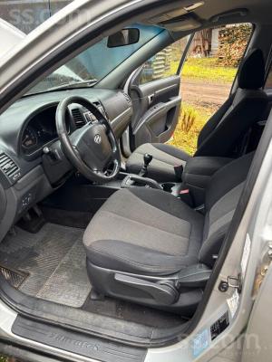 Pelēks Hyundai Santa Fe 2006 Jēkabpils, ar dzinēja tilpumu 2.20 L un nobraukumu 340 tūkst. km par 1200 €, foto 3 vietnē AUTOMOTO.COM.LV